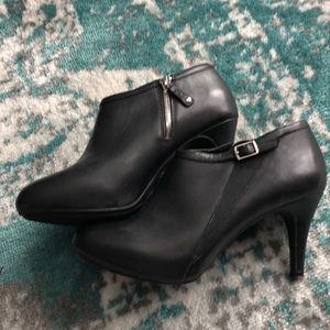 me too | Shoes | Cutest Me Too Black Leather Ankle Boots Sz 85 | Poshmark